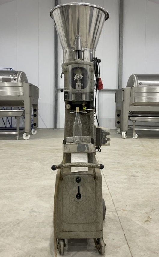 The Wine Widow and the corking machine - The Grange